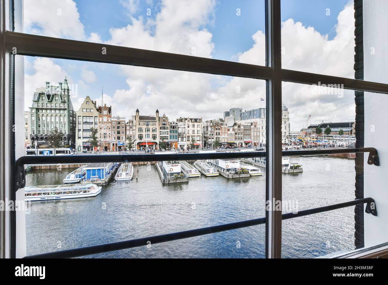 Beautiful window design in a modern house Stock Photo - Alamy