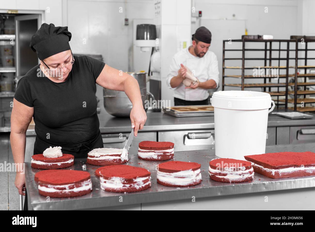 Woman making piece cake hi-res stock photography and images - Alamy