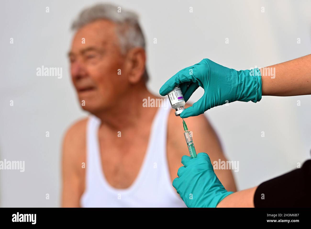 Munich, Deutschland. 29th Oct, 2021. Topic picture booster vaccination ...