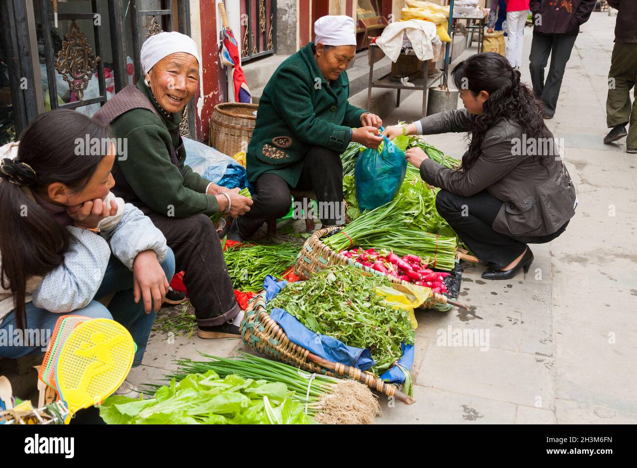 Bagging produce hi-res stock photography and images - Alamy