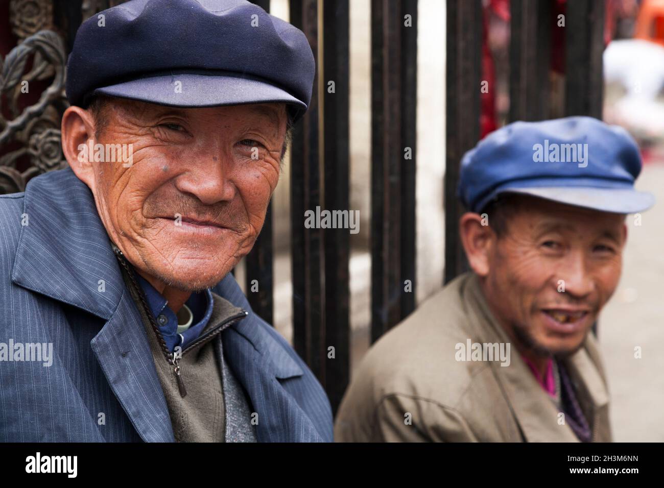 Two male friends in china hi-res stock photography and images - Alamy