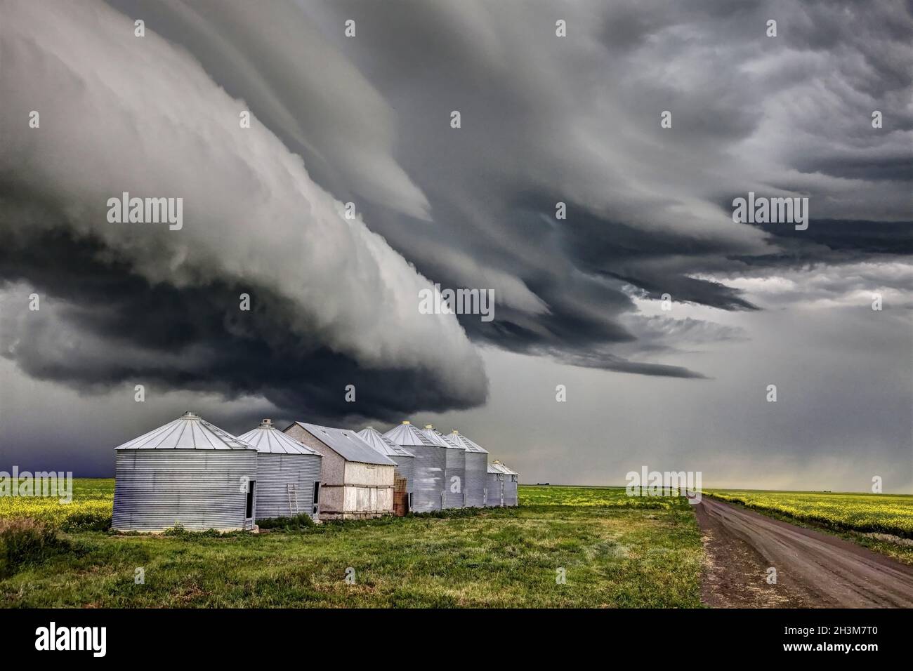 Awesome storm hi-res stock photography and images - Alamy