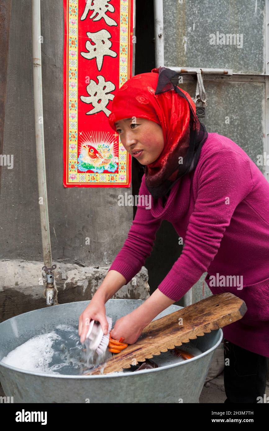 Girls handwashing clothes hi-res stock photography and images - Alamy