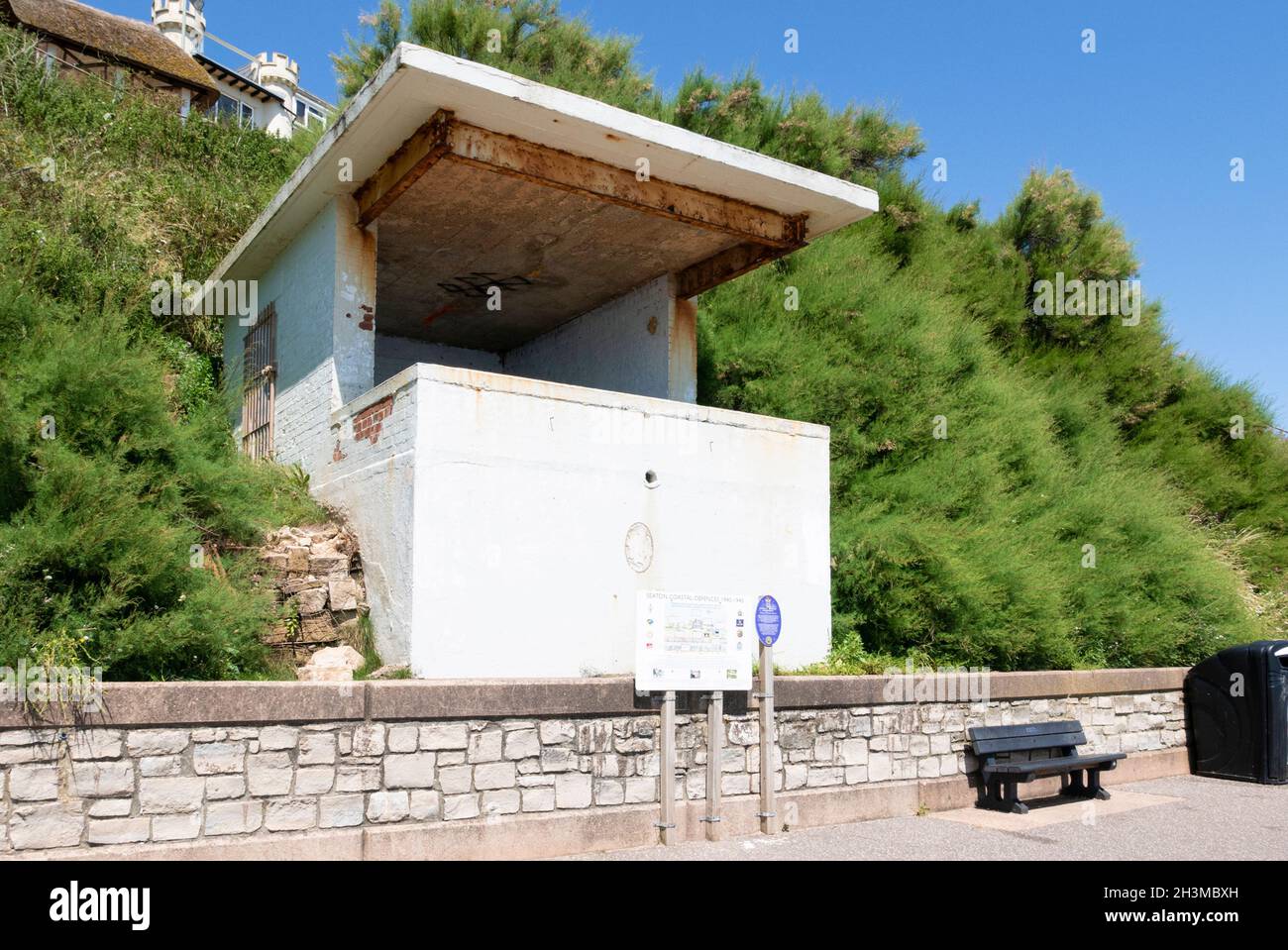 World War 2 sea defences Pillbox or Coastal Artillery Searchlight ...