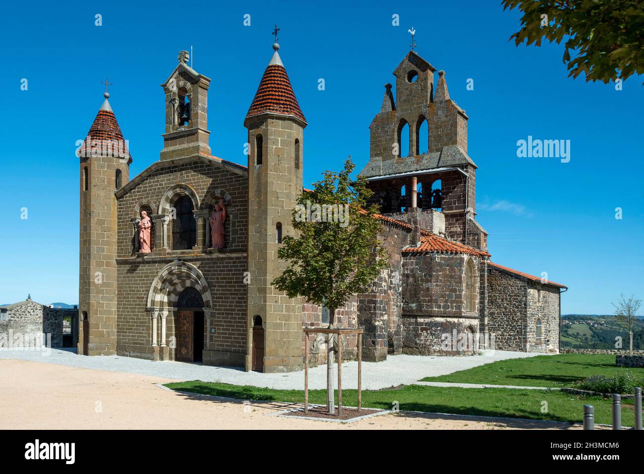 Solignac sur Loire, Saint Vincent church and his typical bell tower ...