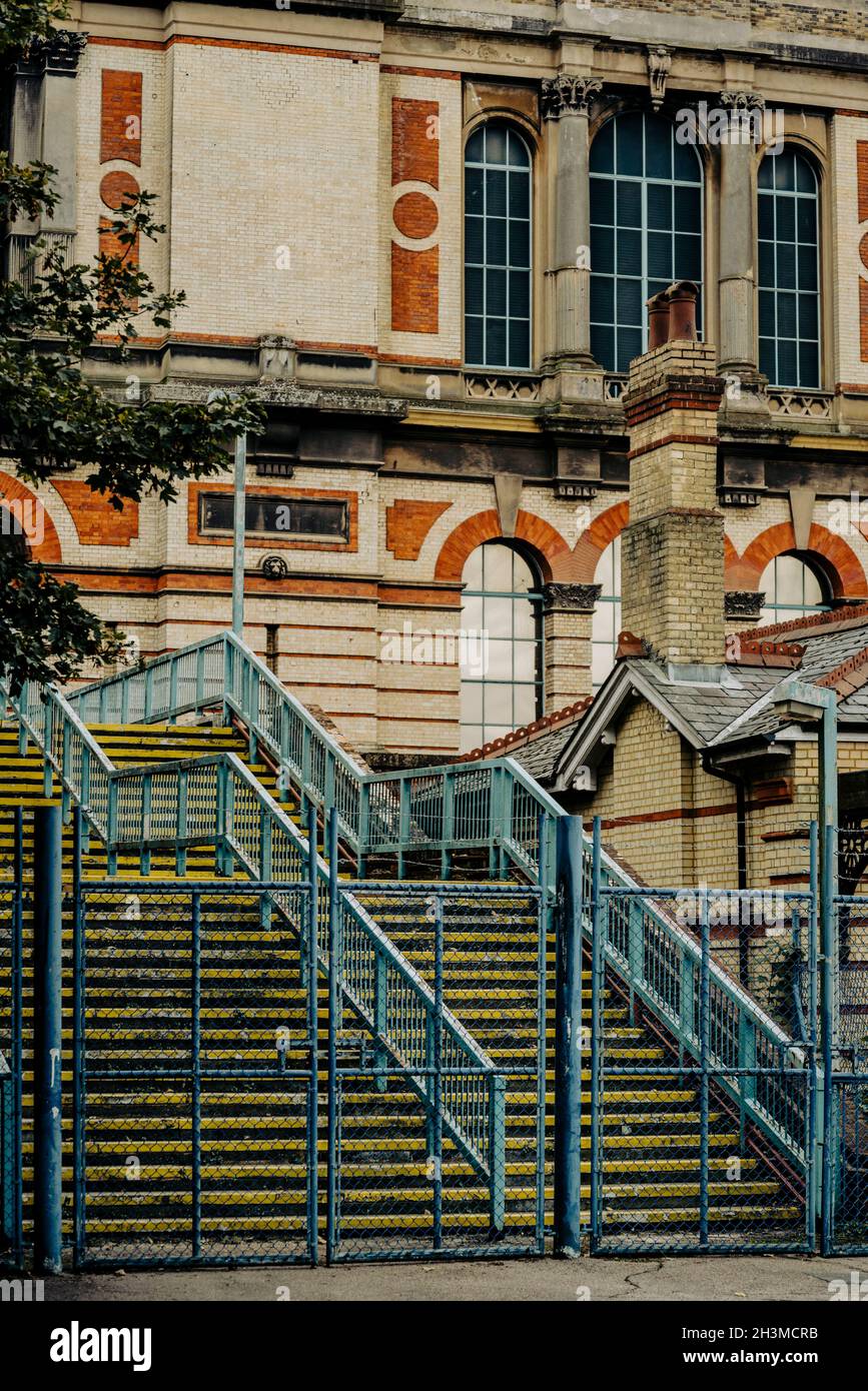 Dilapidated Victorian building, London, England, UK Stock Photo - Alamy Dilapidated Victorian building, London, England, UK Stock Photo - Alamy