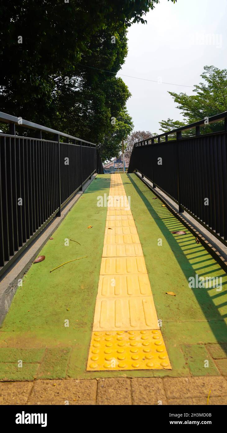 Japan tactile paving hi-res stock photography and images - Alamy