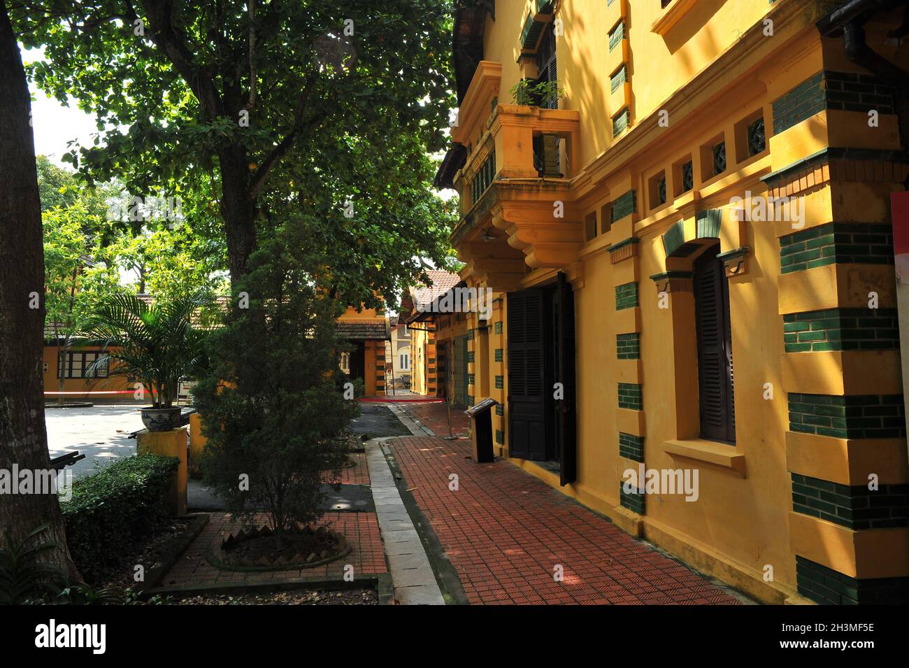 Beautiful french colonial houses hi-res stock photography and images ...