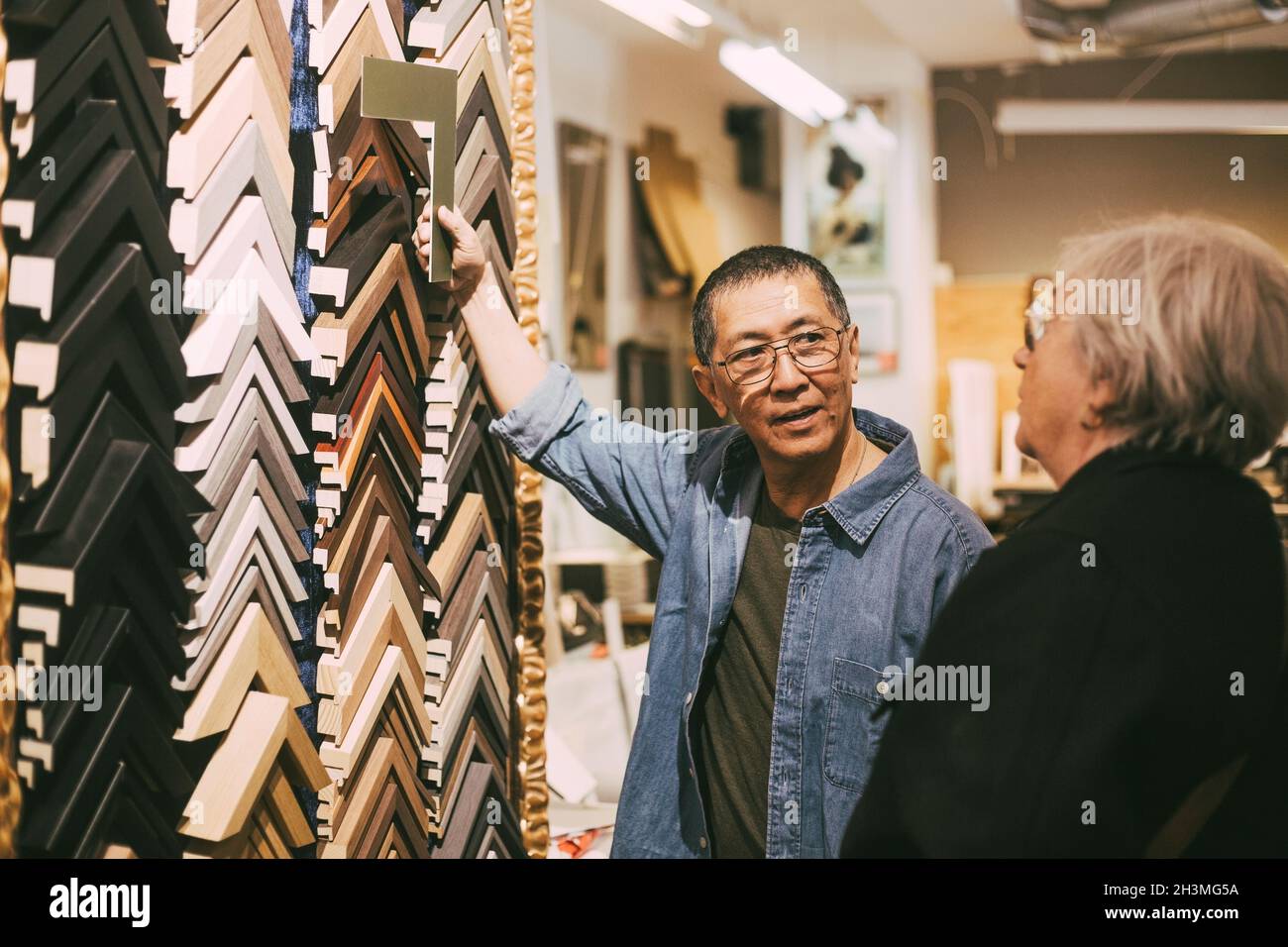 Workshop showing hi-res stock photography and images - Alamy