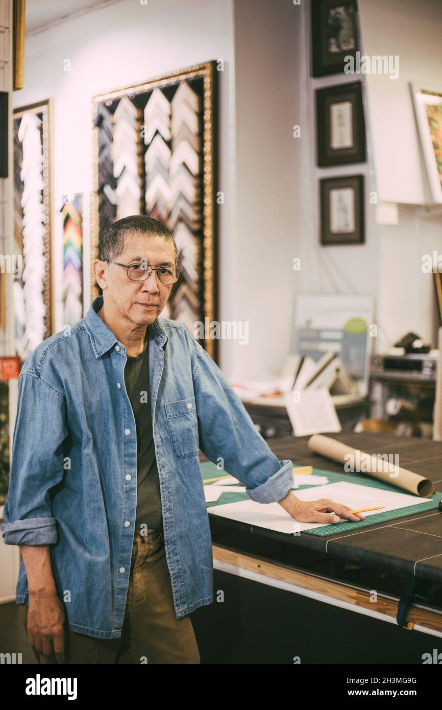 Frame workshop hi-res stock photography and images - Alamy