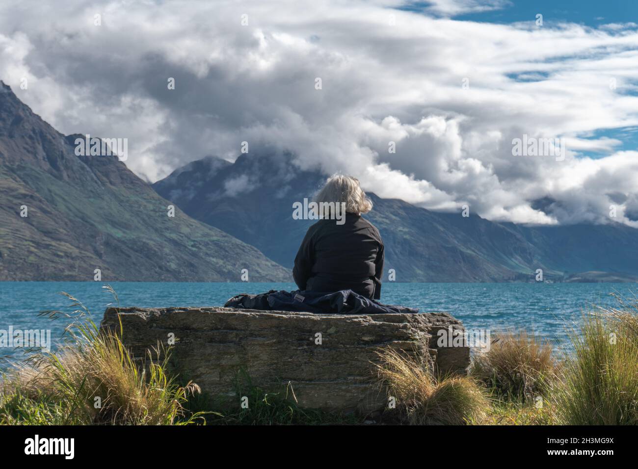 The most famous bench near Lake Wakatipu, Queenstown, New Zealand Stock ...