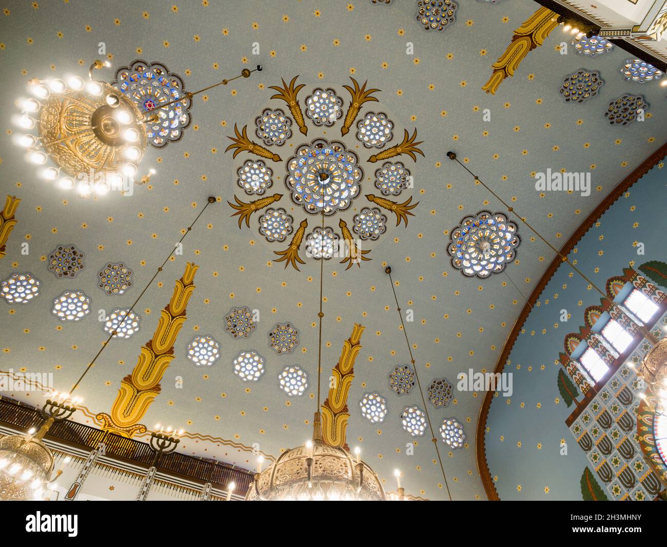 Skylights in the Kazinczy Street Orthodox Synagogue: The window filled ...