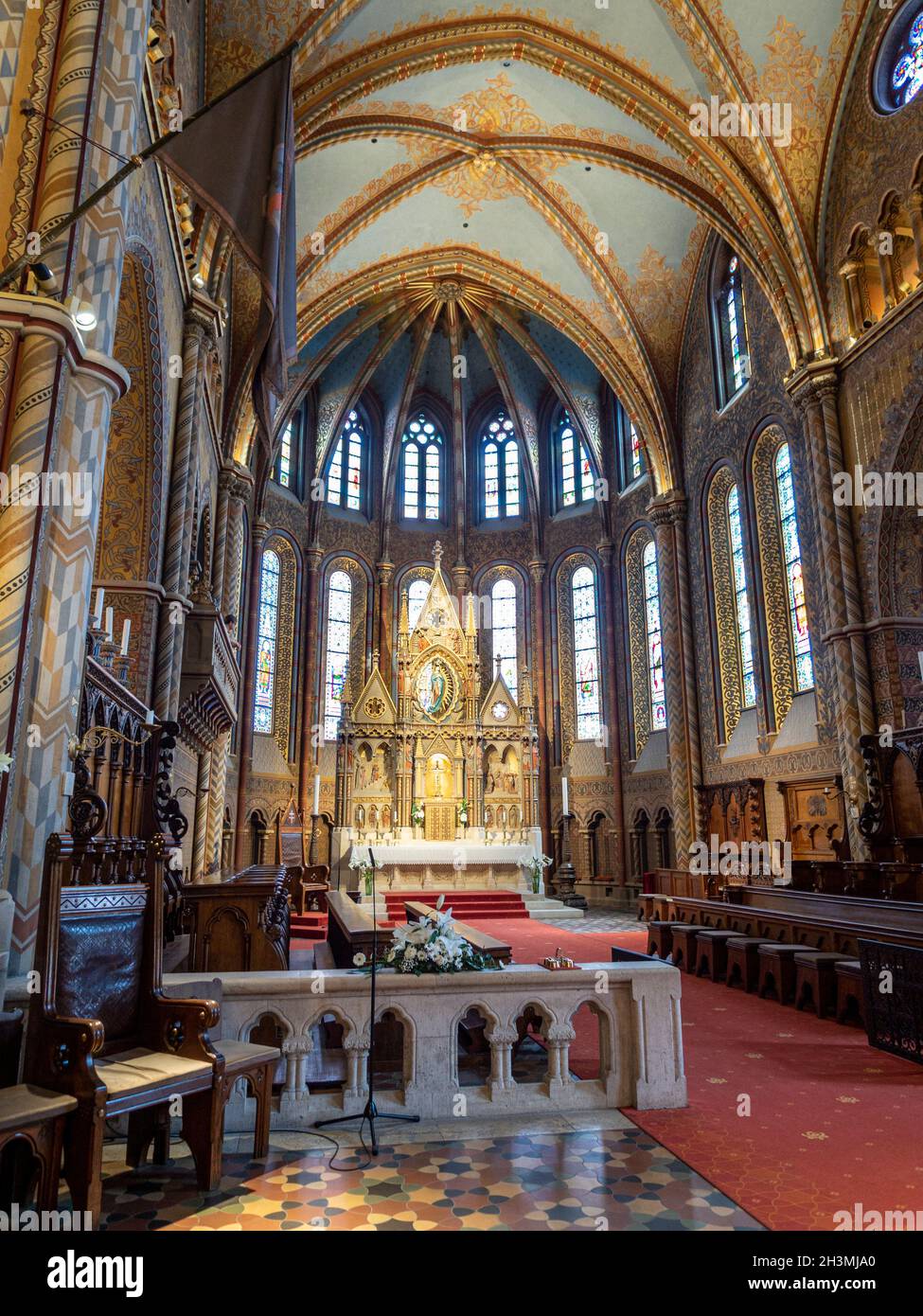 Chior and Altar at the Mathias Church: Framed by soaring golden columns ...