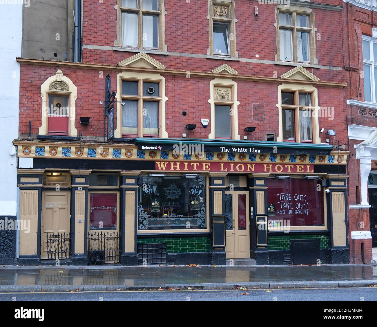 October 2021 - White Lion hotel / pub in central Bristol, England, UK ...