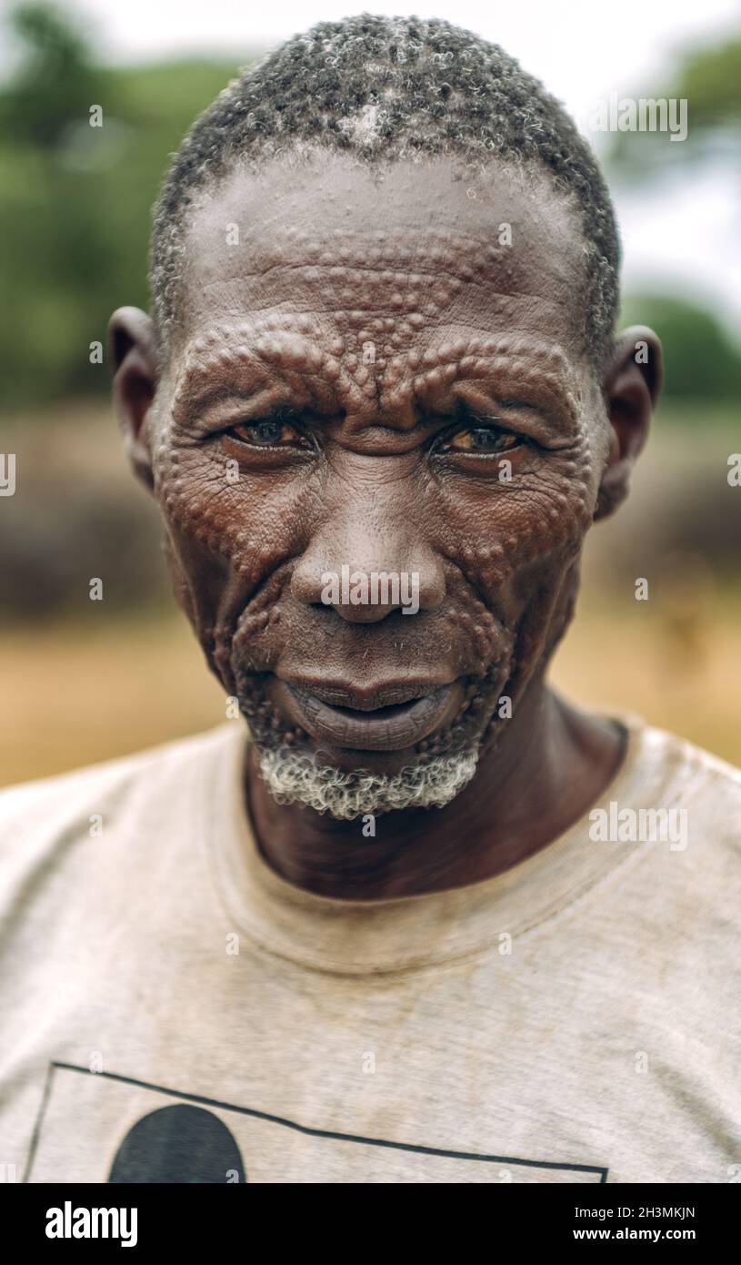 Ritual africa scar hi-res stock photography and images - Alamy