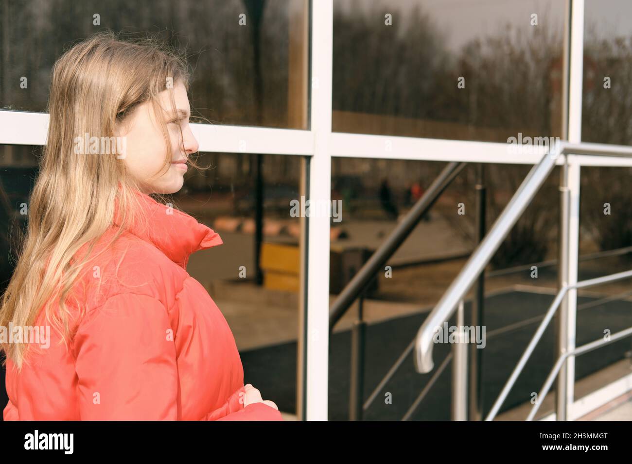 Caucasian teen girl wearing jacket hi-res stock photography and images ...