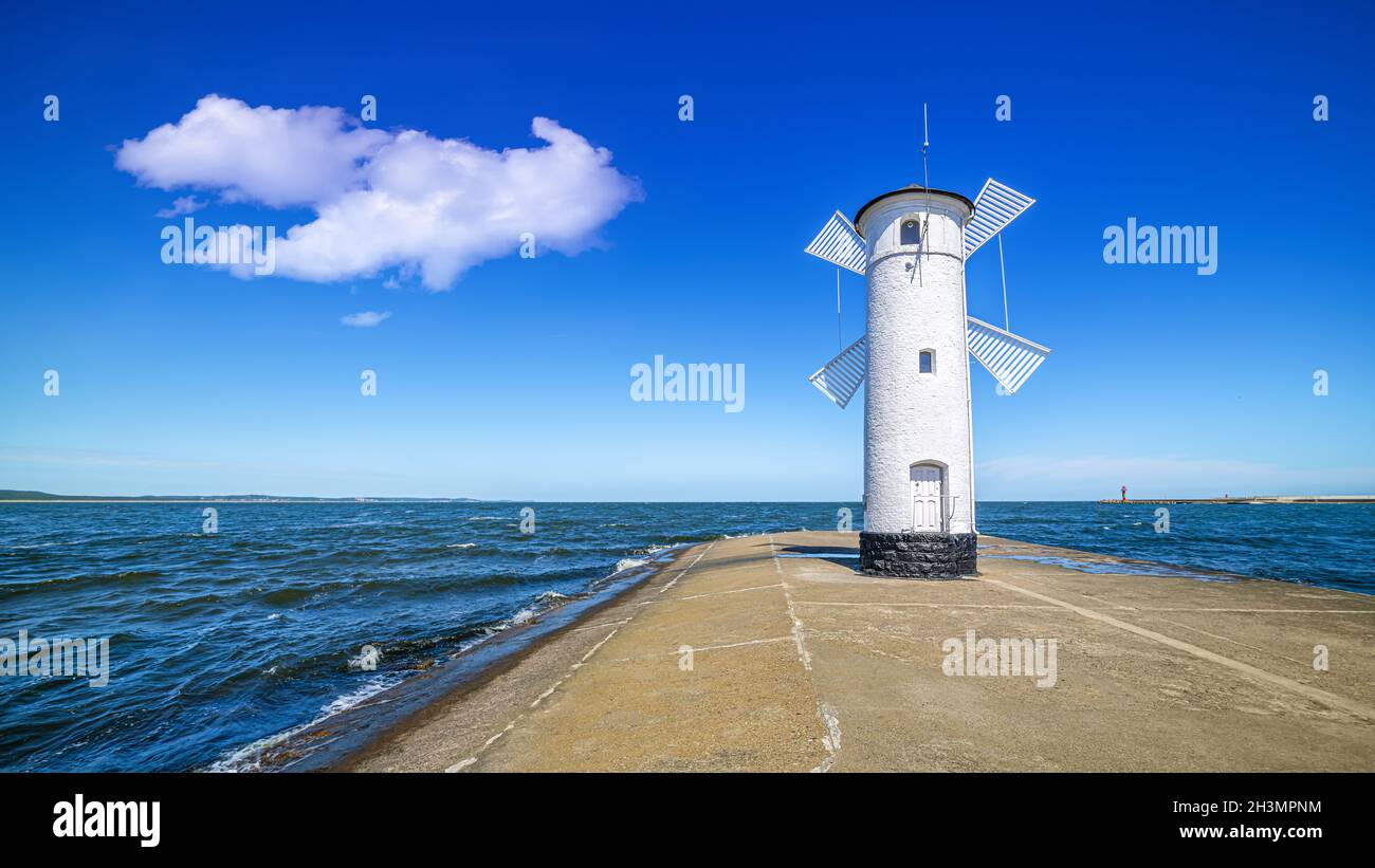 Bright white lighthouse hi-res stock photography and images - Alamy