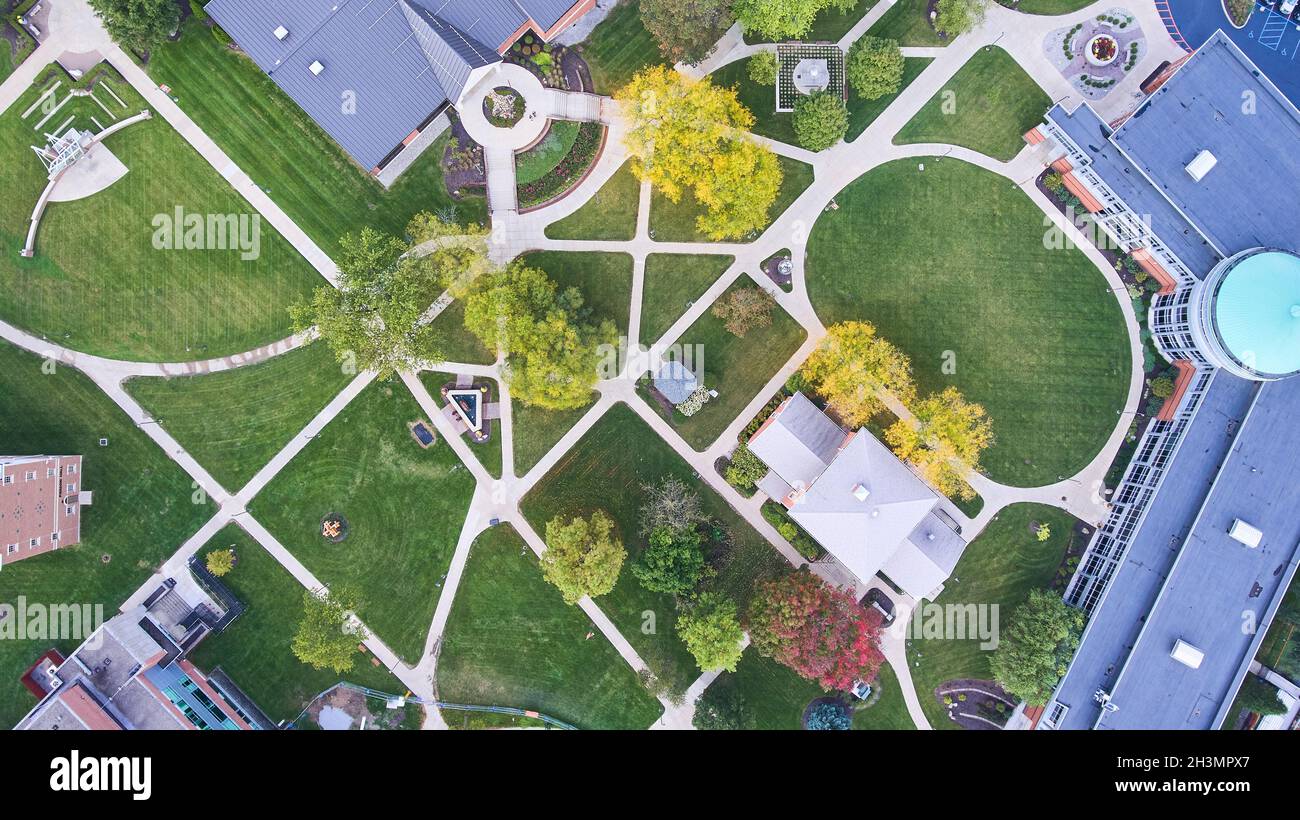United States college campus aerial of green grounds Stock Photo - Alamy