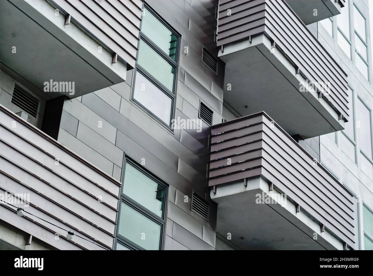 Cantilevered balconies hi-res stock photography and images - Alamy