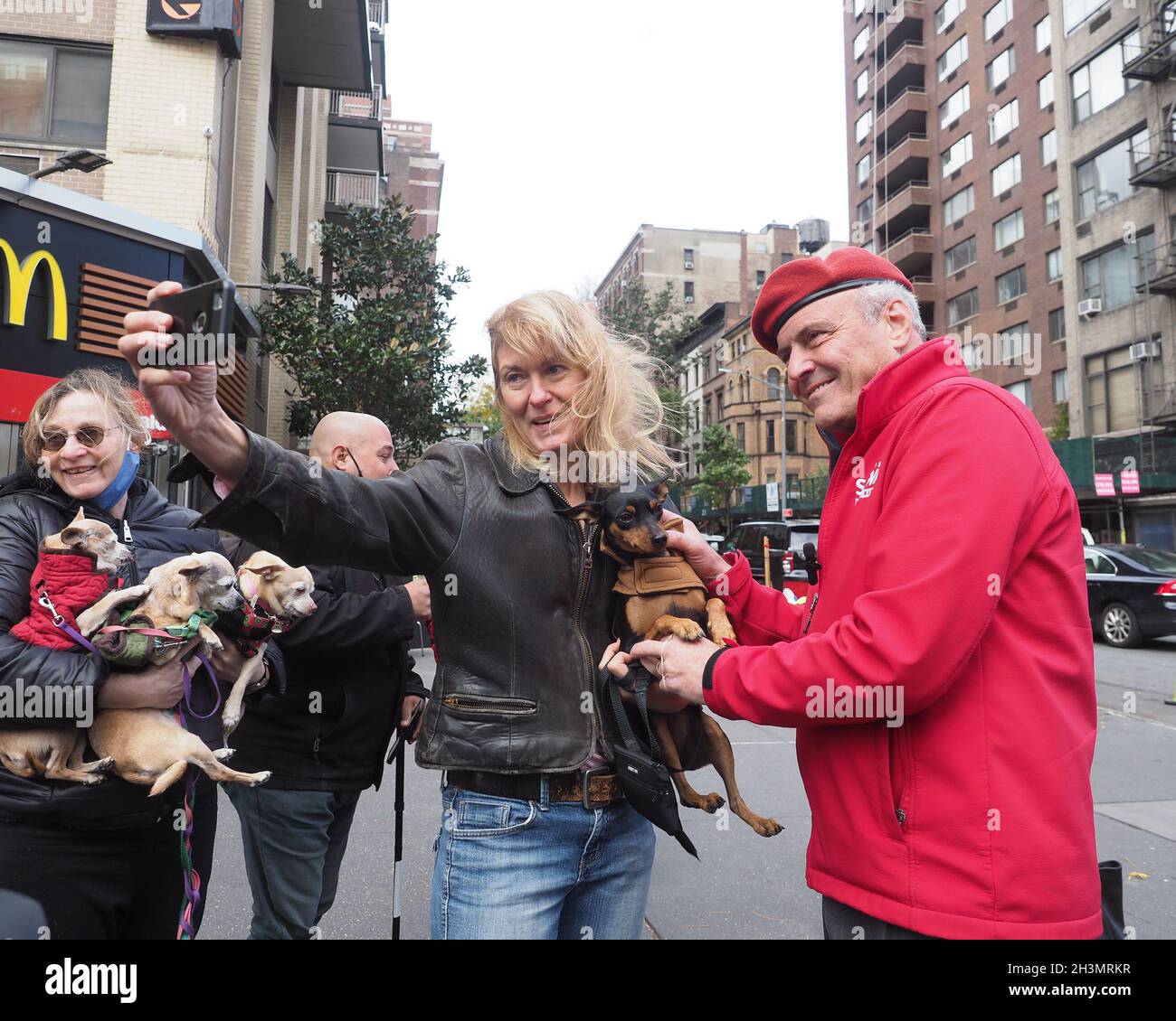 New York, USA. 29th Oct, 2021. A woman and her Chihuahua greet Mayoral ...
