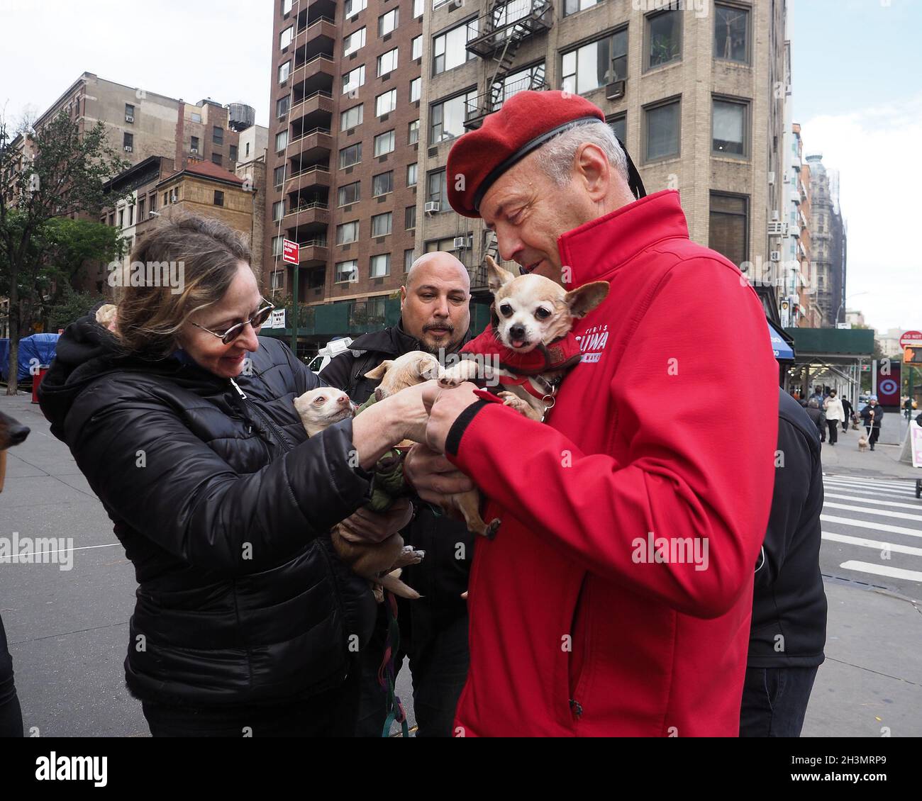 New York, USA. 29th Oct, 2021. A woman and her Chihuahua greet Mayoral ...