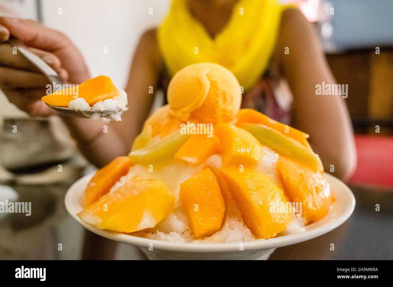 Famous Taiwanese snacks of mango shaved ice Stock Photo - Alamy