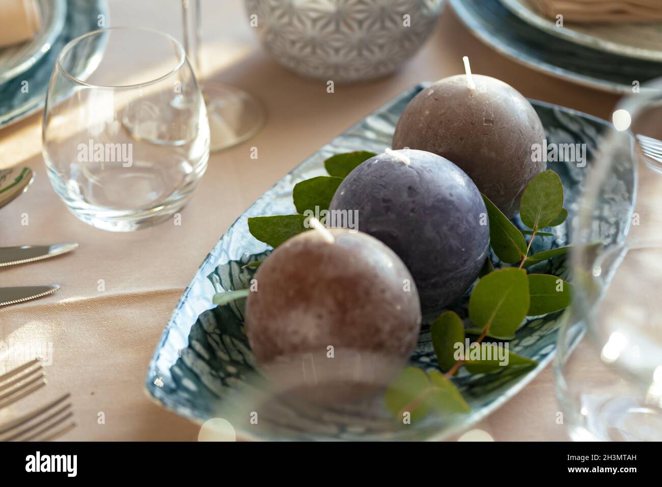 Round candles beautiful table hi-res stock photography and images - Alamy
