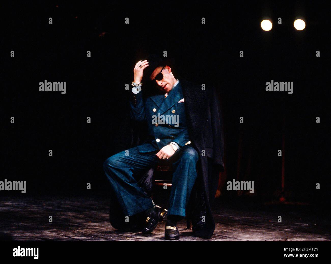 Antony Sher (Singer) in SINGER by Peter Flannery at the Royal ...