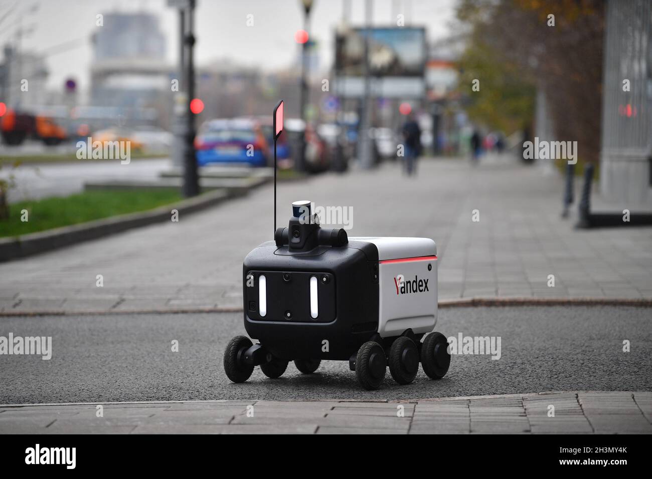 Delivery of "Russian Post" parcels by robotic couriers of the "Yandex ...