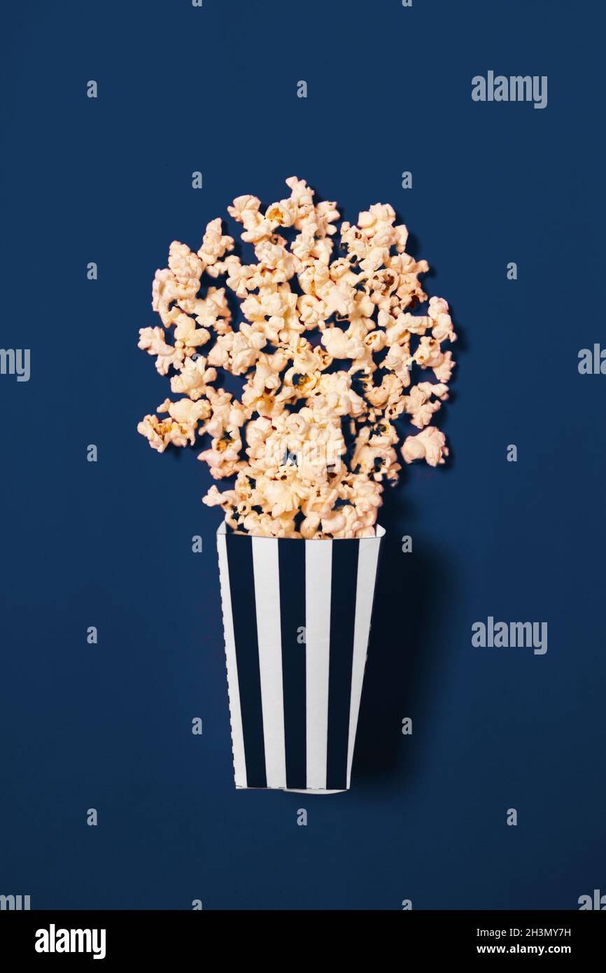 popcorn on classic blue color background top view Stock Photo - Alamy