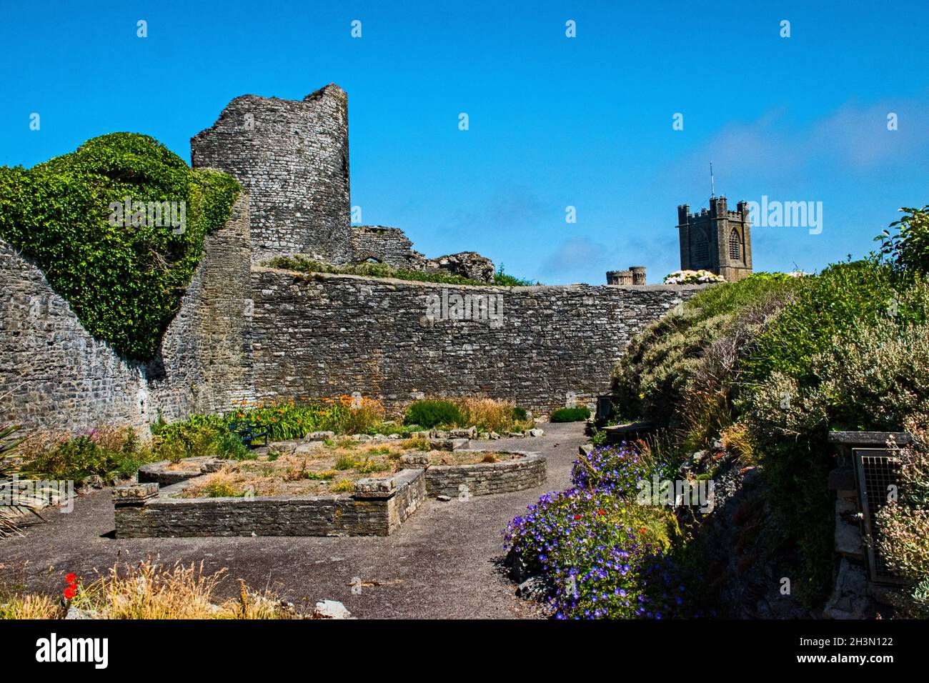 Aberystwyth castle ruins historic hi-res stock photography and images ...