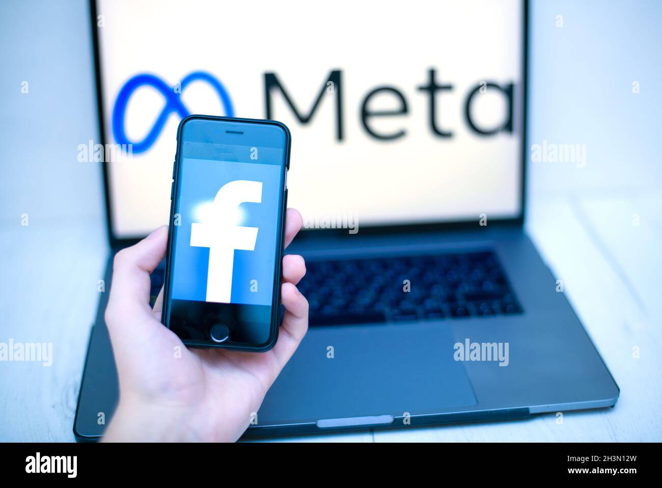 Meta logo hi-res stock photography and images - Alamy