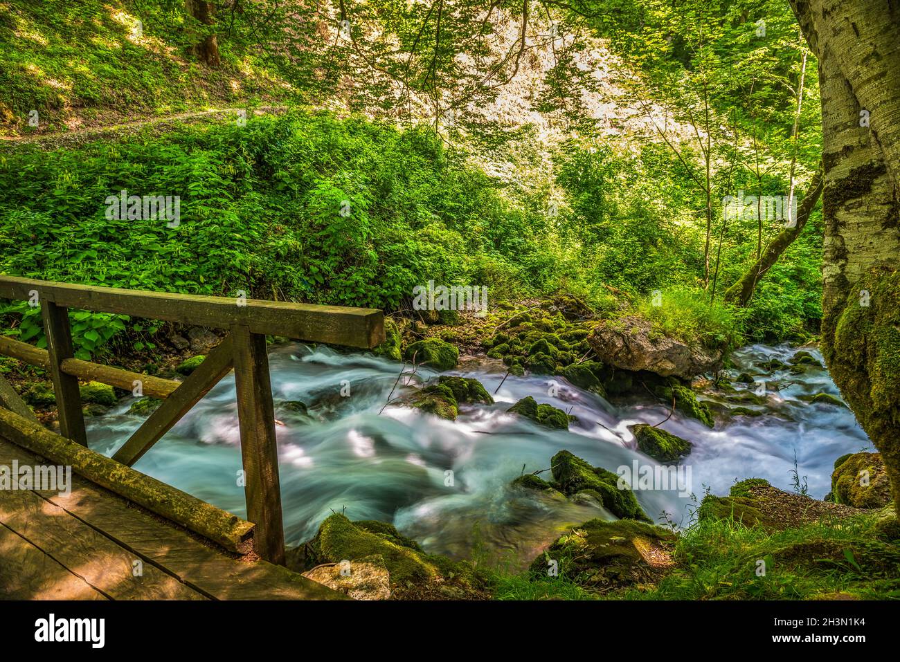 River flow under rock hi-res stock photography and images - Alamy