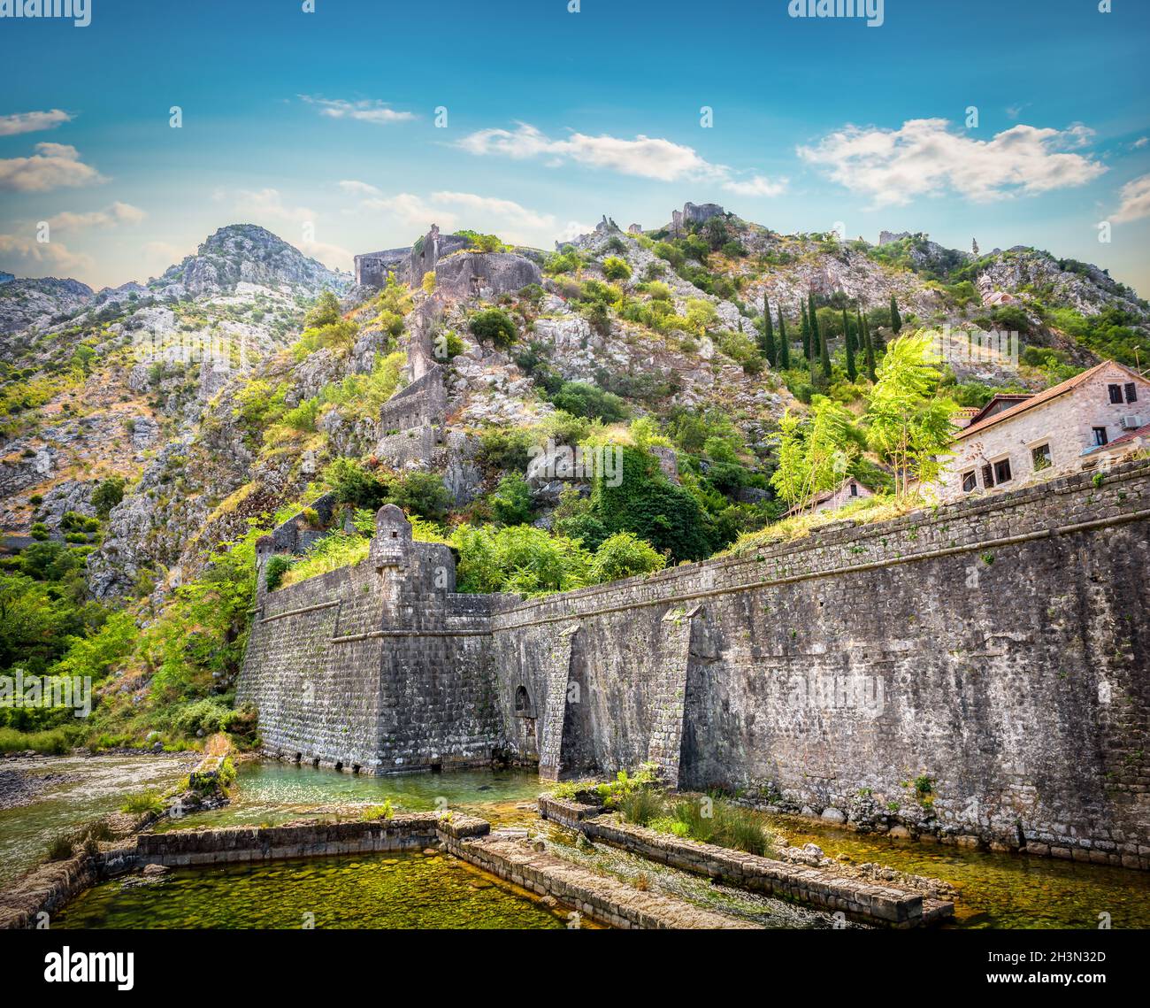 Fortification tower of defence hi-res stock photography and images - Alamy
