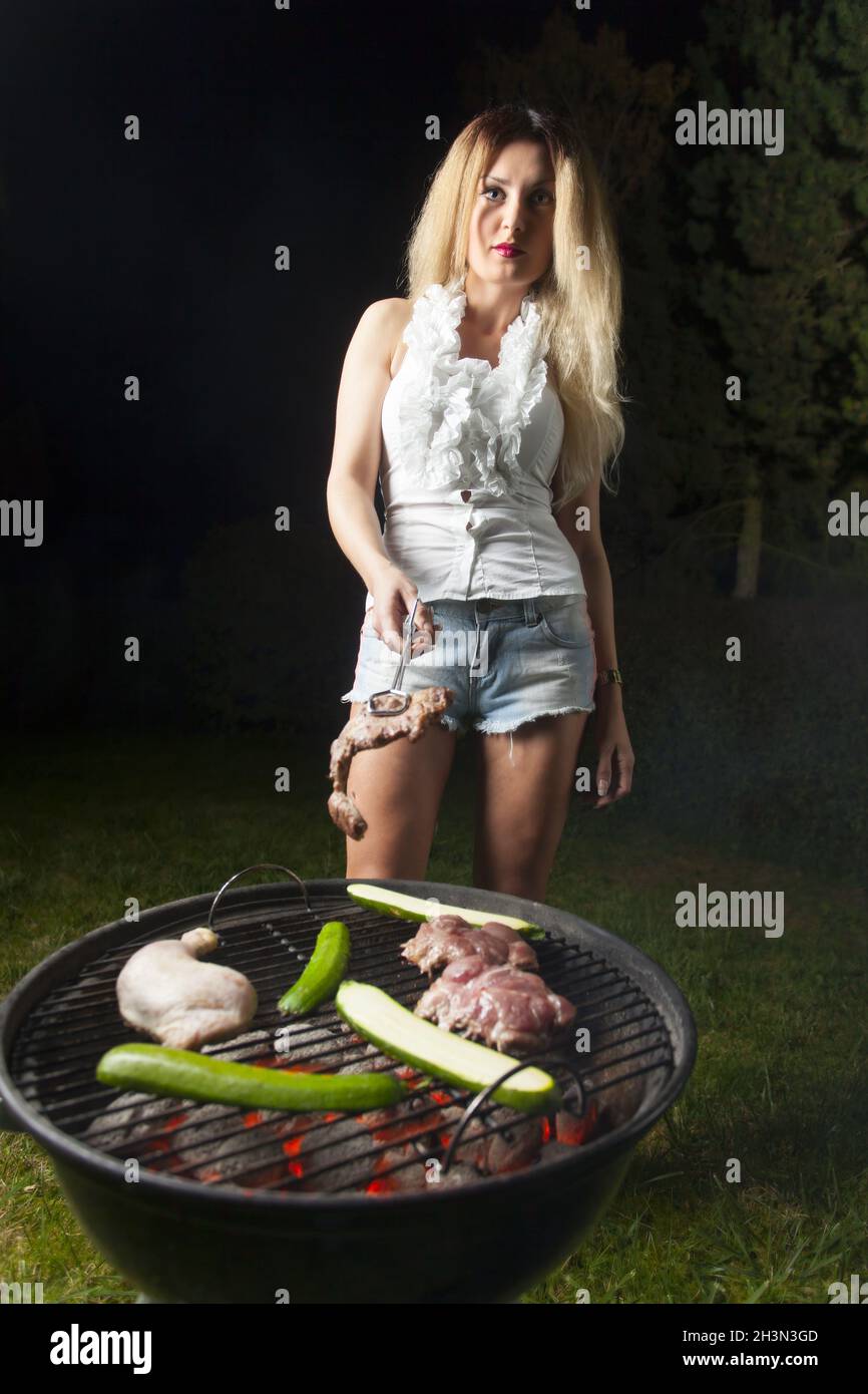 Bbq woman party cooking hi-res stock photography and images - Alamy