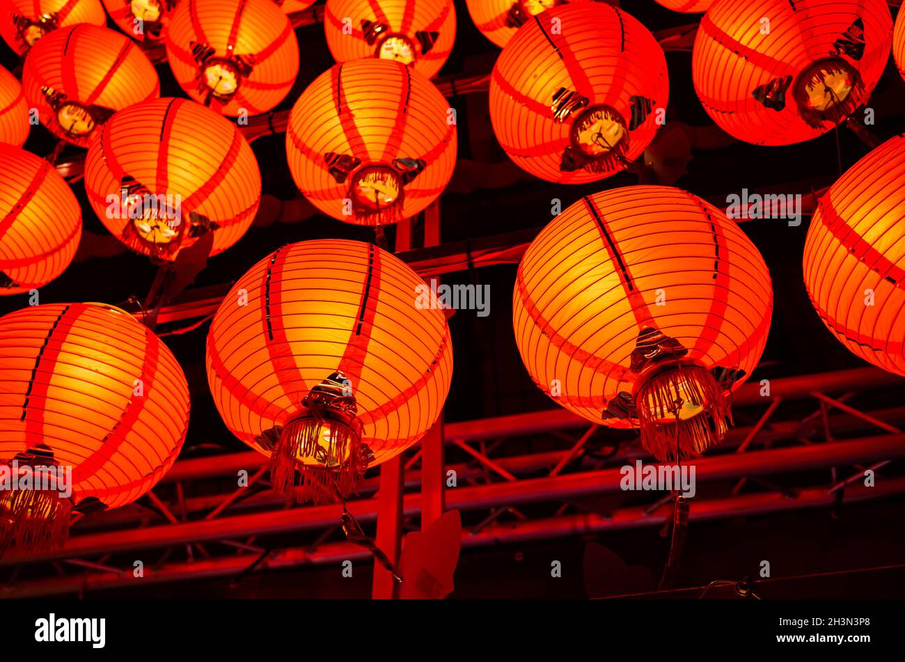 Hanging red lantern hi-res stock photography and images - Alamy