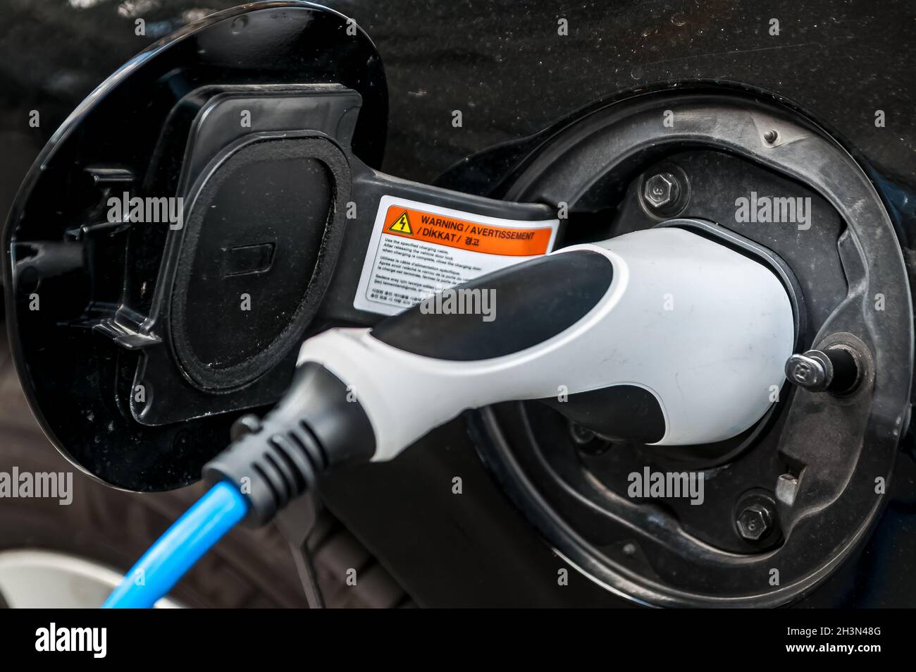 Tanken laden hi-res stock photography and images - Alamy
