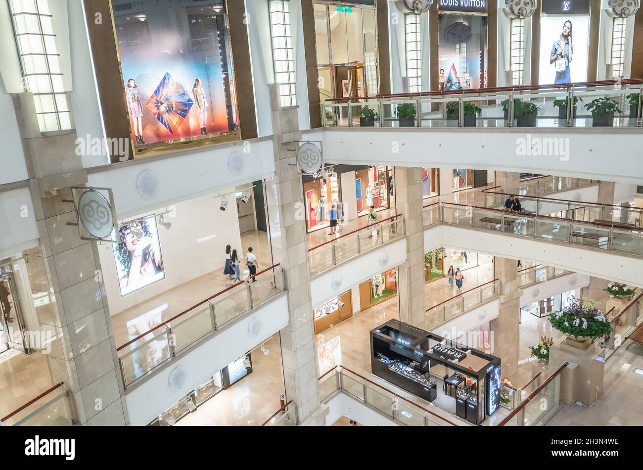 Interior of the commercial in Taipei 101 Shopping Mall Stock Photo - Alamy