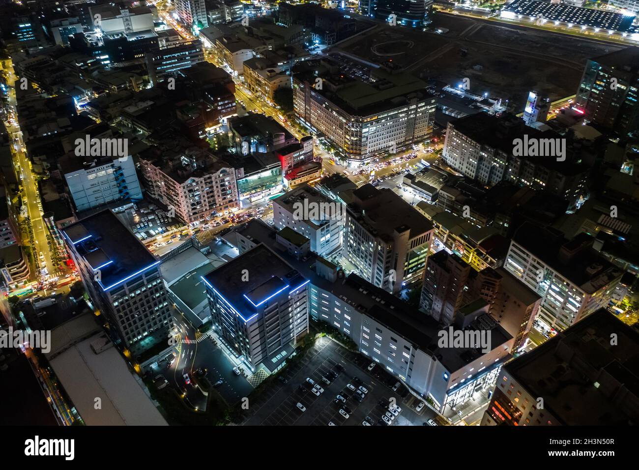Dark and outdoor skyscrapers hi-res stock photography and images - Alamy