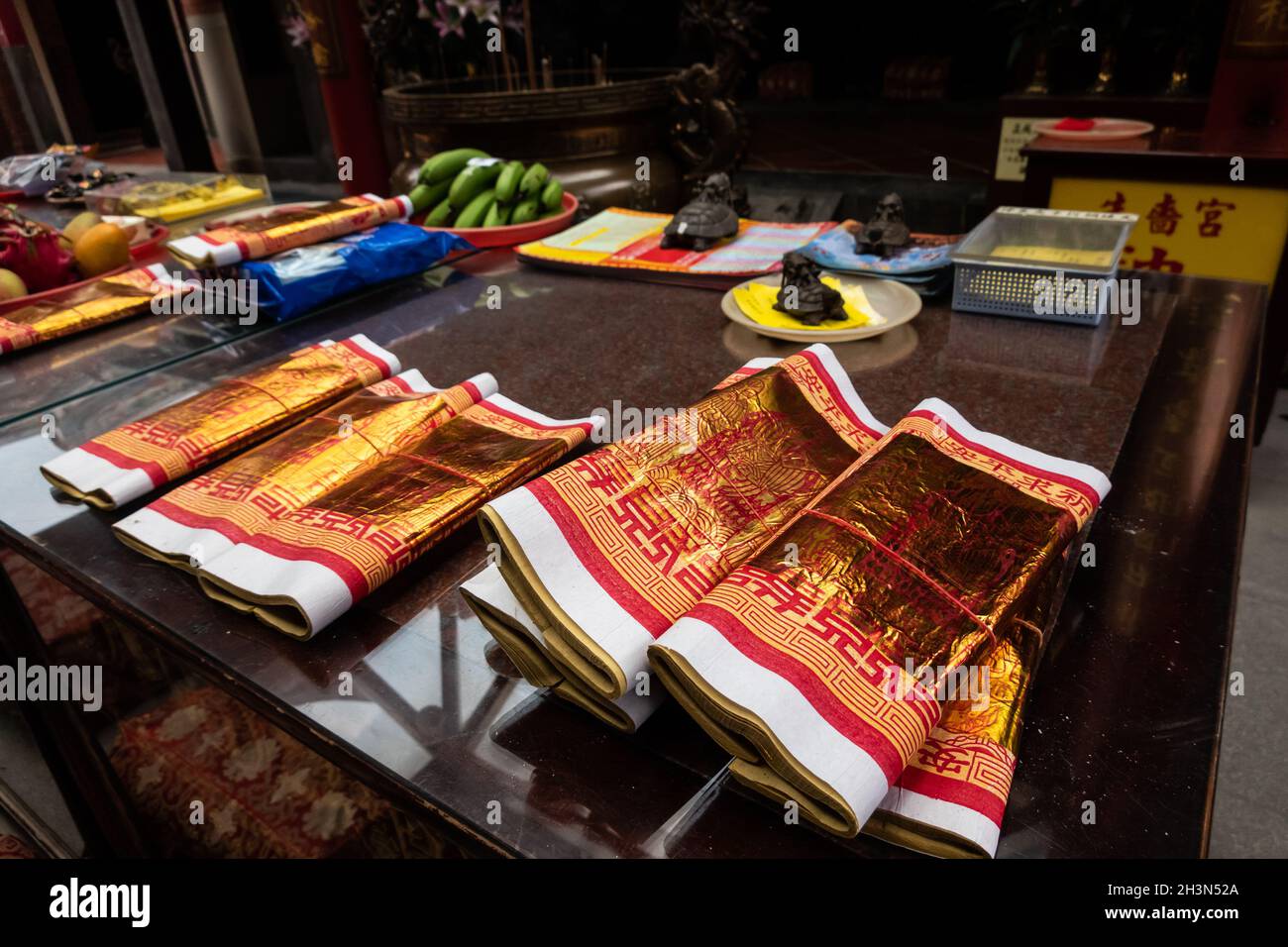 Chinese joss gold papers Stock Photo - Alamy