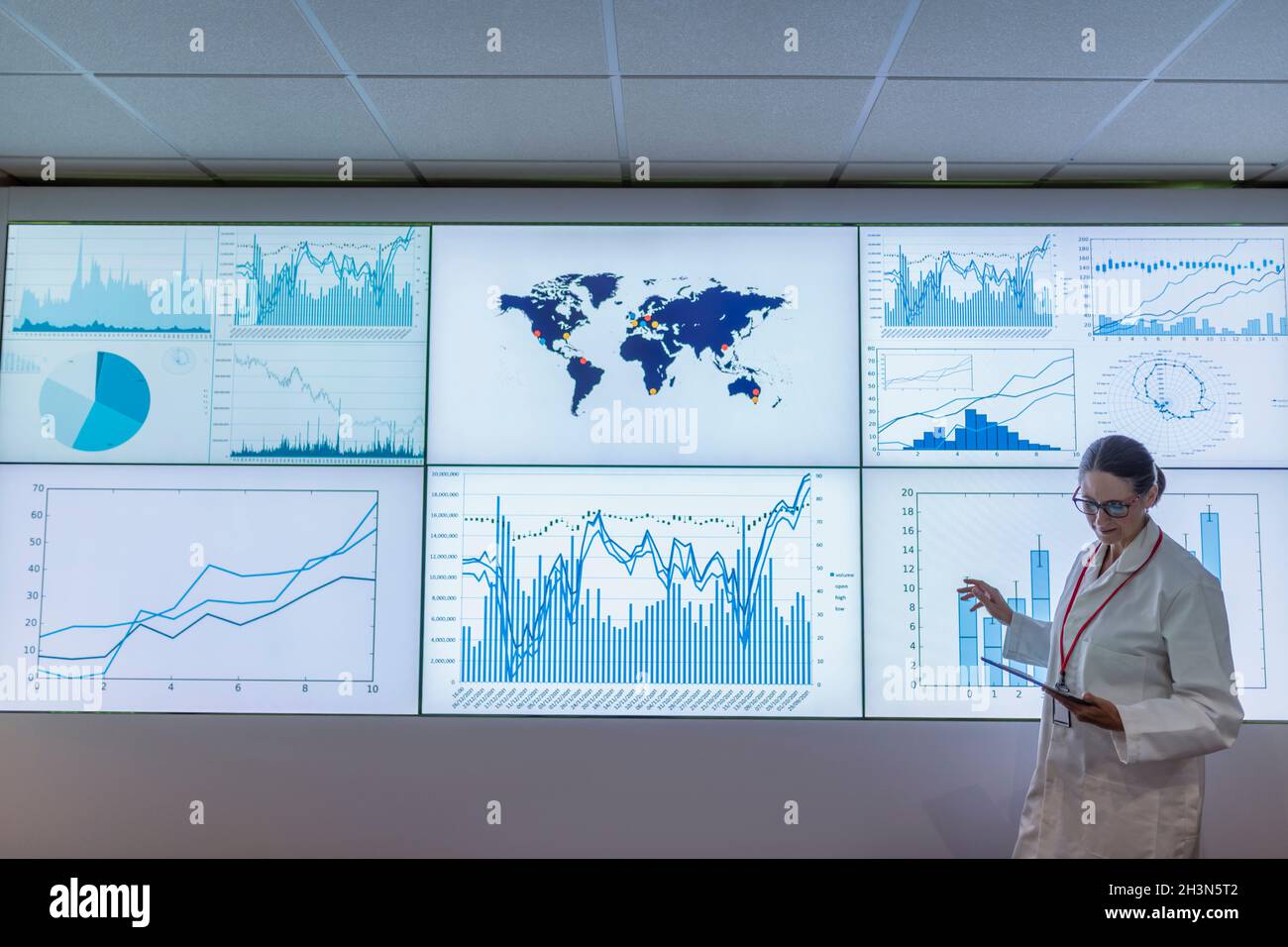 Interactive digital map hi-res stock photography and images - Alamy