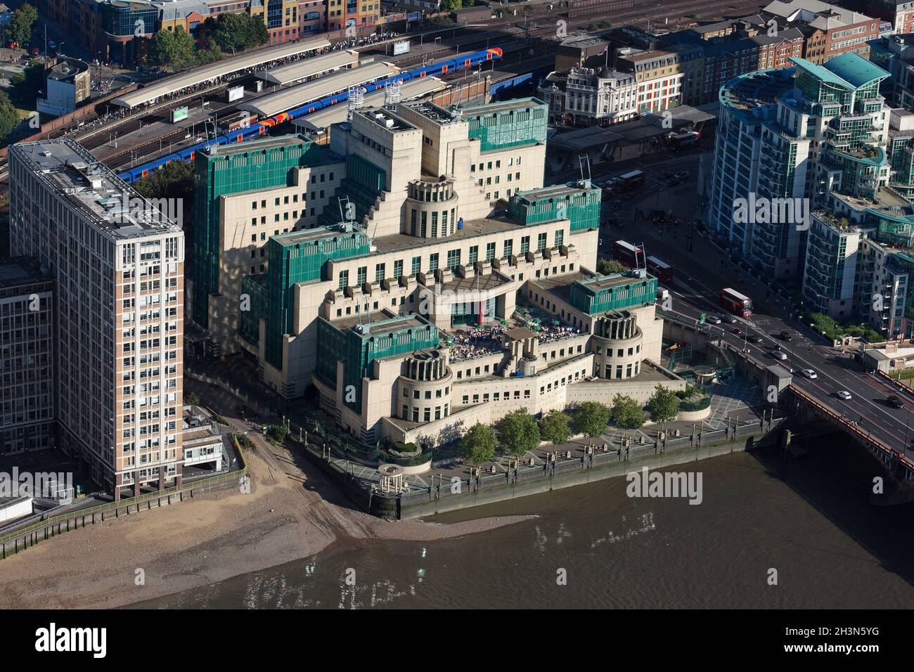 Sis building aerial hi-res stock photography and images - Alamy