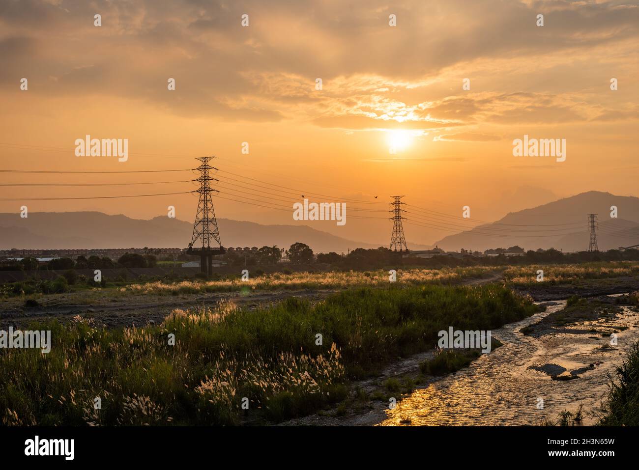 Urban cloud scenery hi-res stock photography and images - Alamy