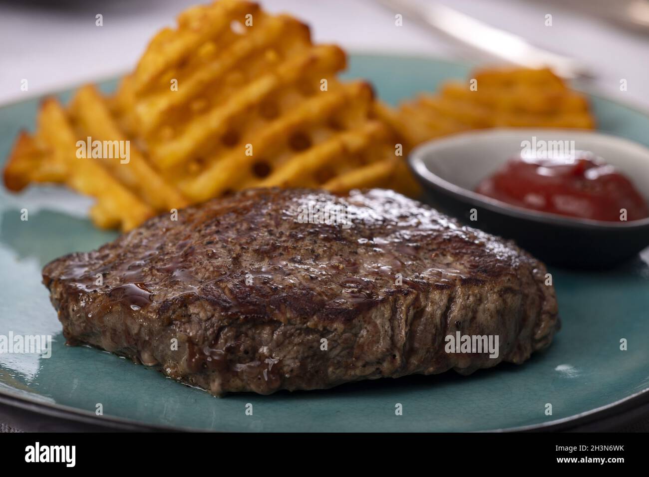 Grilled steak with fresh potato grids Stock Photo - Alamy