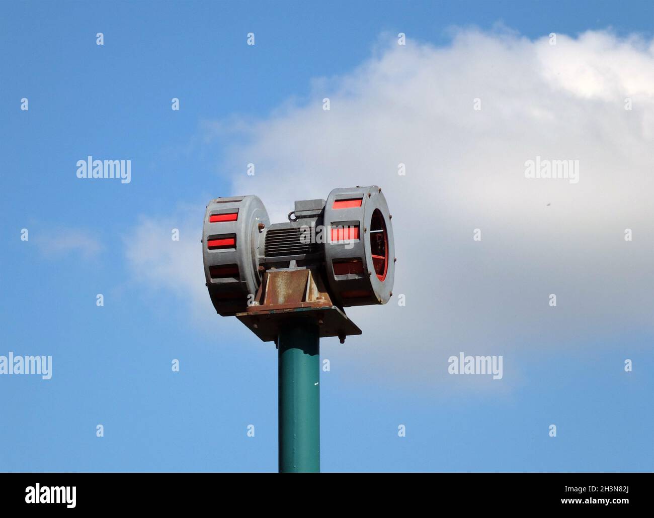 War siren hi-res stock photography and images - Alamy
