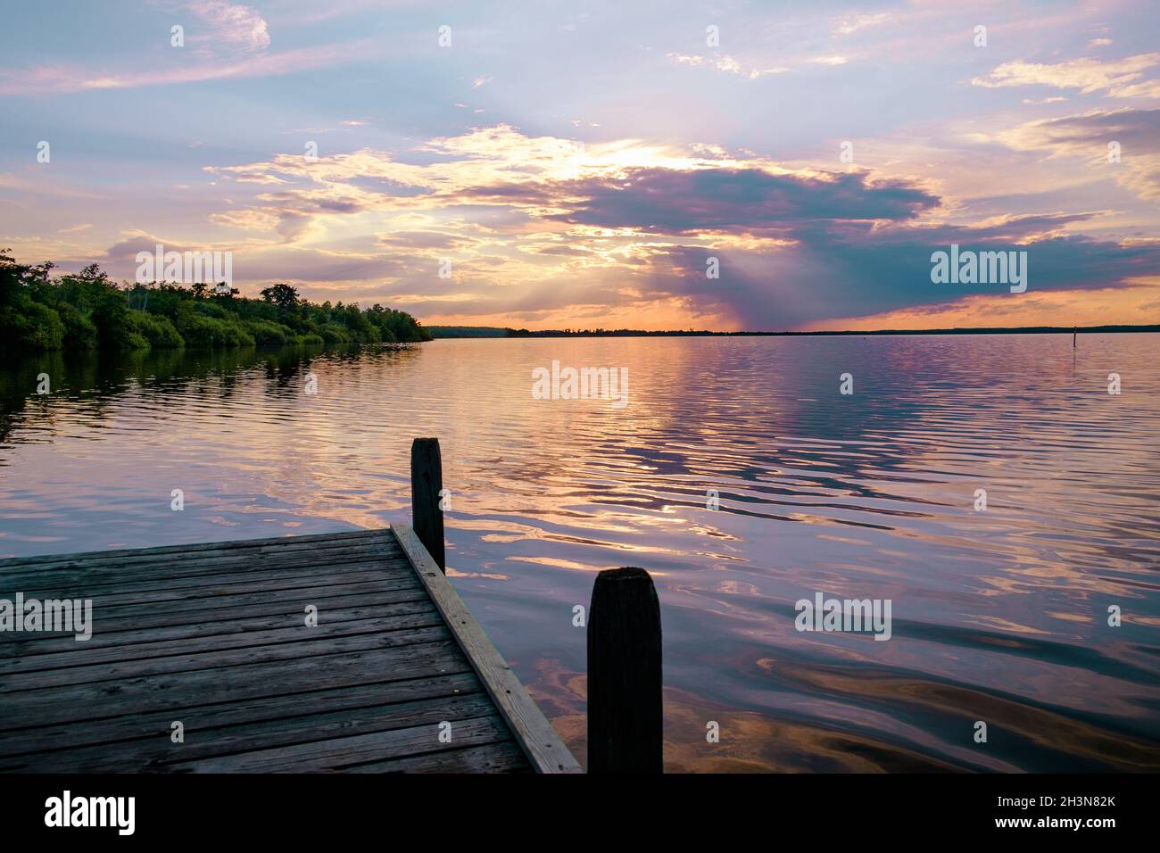 Beautiful sunset light over lake hi-res stock photography and images ...
