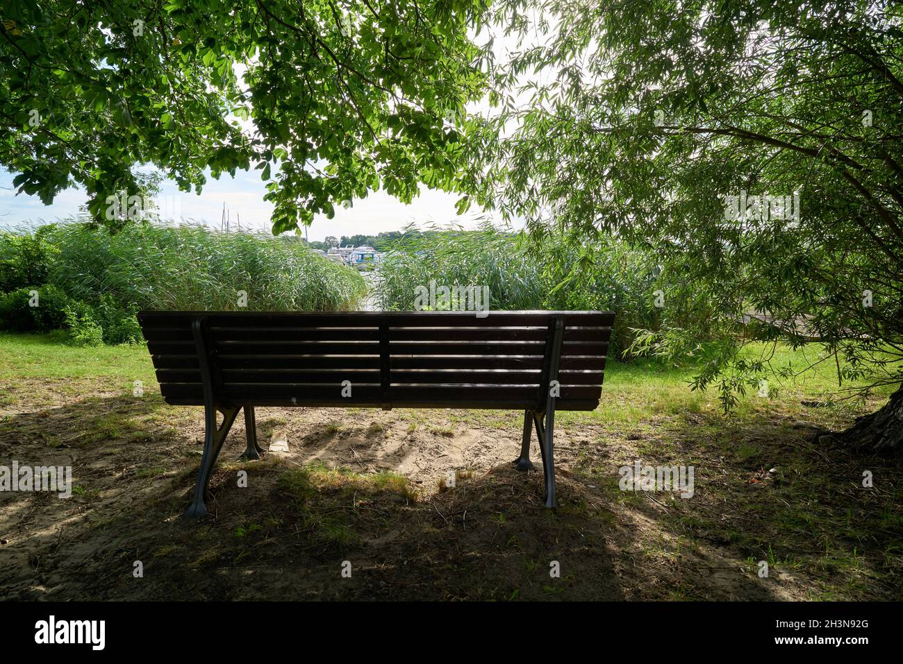 Bench near river hi-res stock photography and images - Alamy