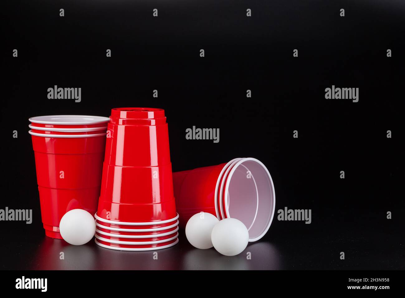 Red booze cups hi-res stock photography and images - Alamy