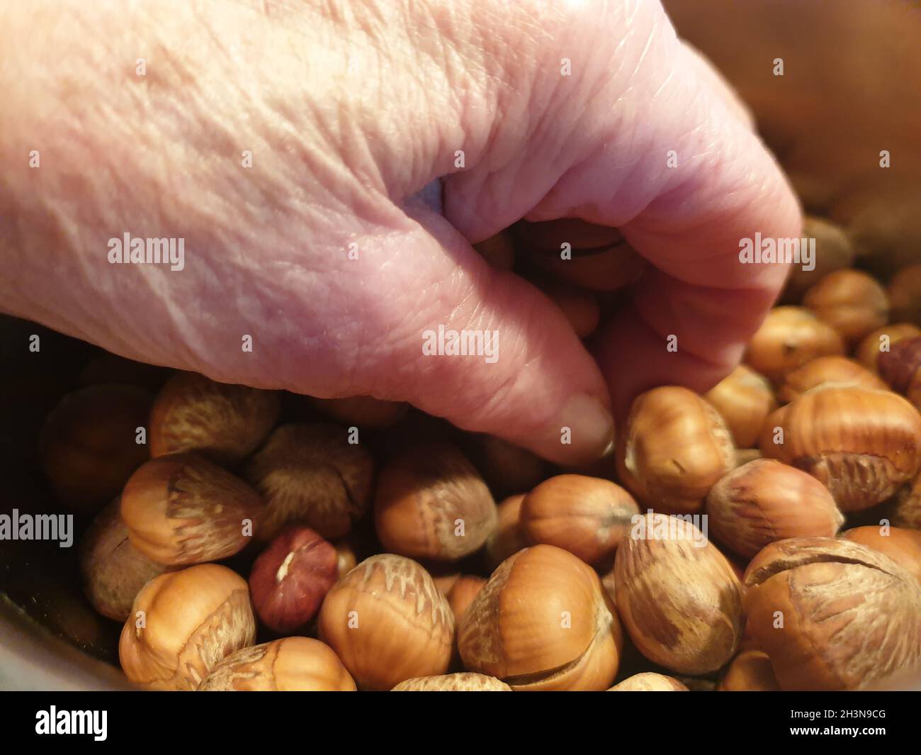 Alte hand hi-res stock photography and images - Alamy
