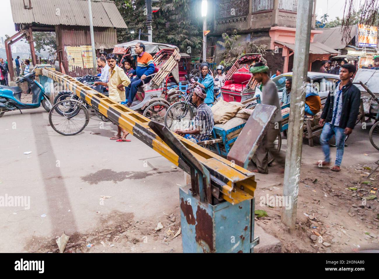 Pedestrian intersection in india hi-res stock photography and images ...